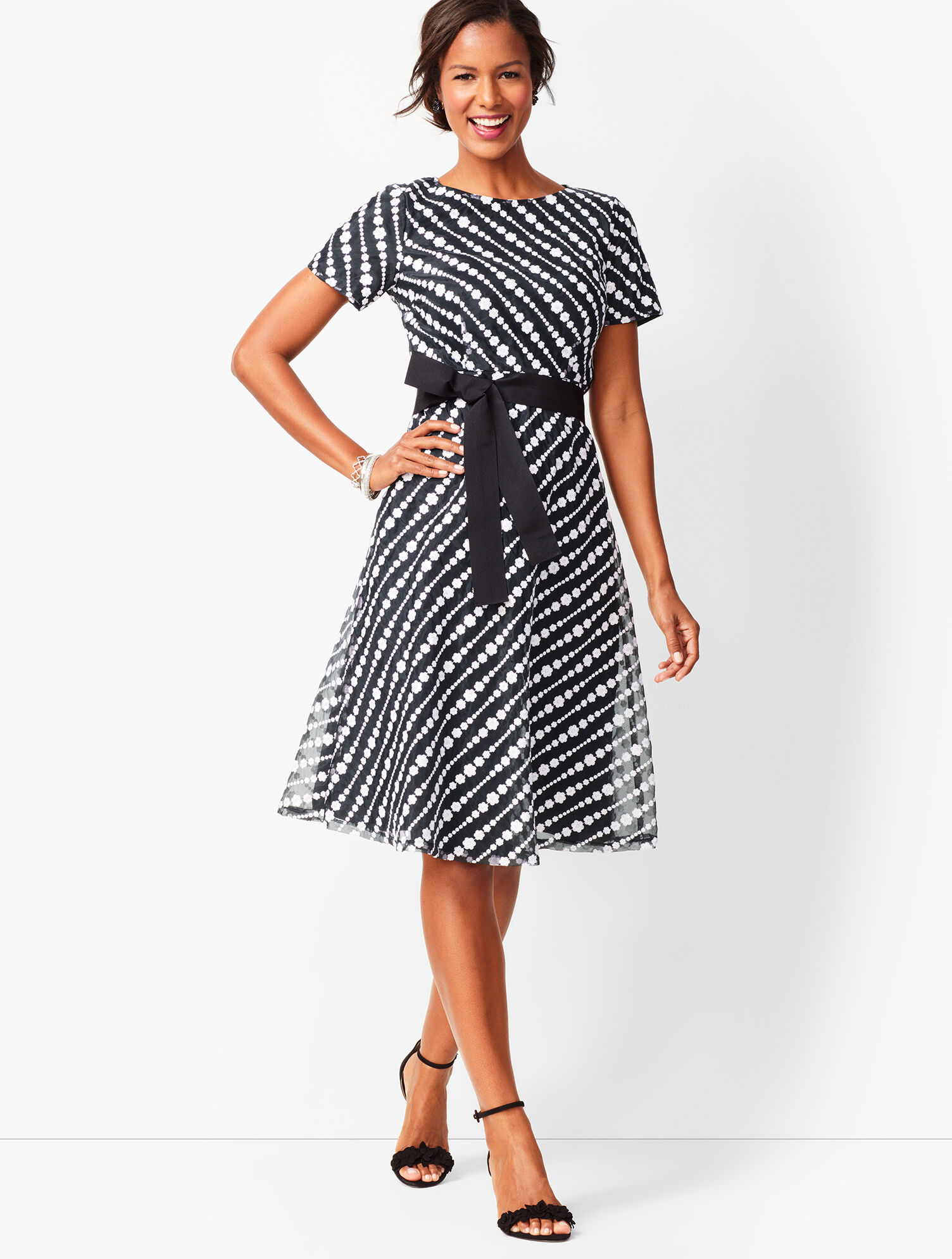 diagonal lines on clothes